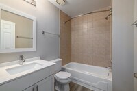 Clover Ridge East Apartments in Palatine, IL | ApartmentHomeLiving.com
