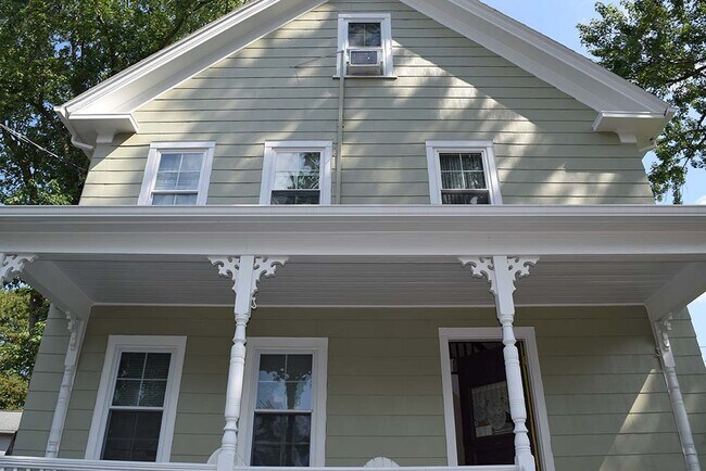 64 Reynolds Street | Rentals in East Greenwich, RI