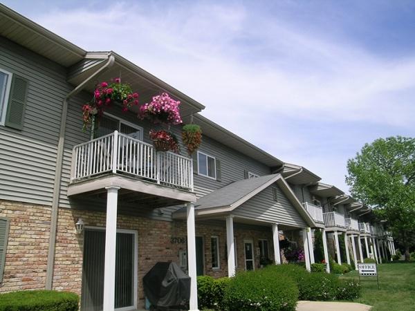 Douglas Terrace Apartments | Racine, WI Apartments