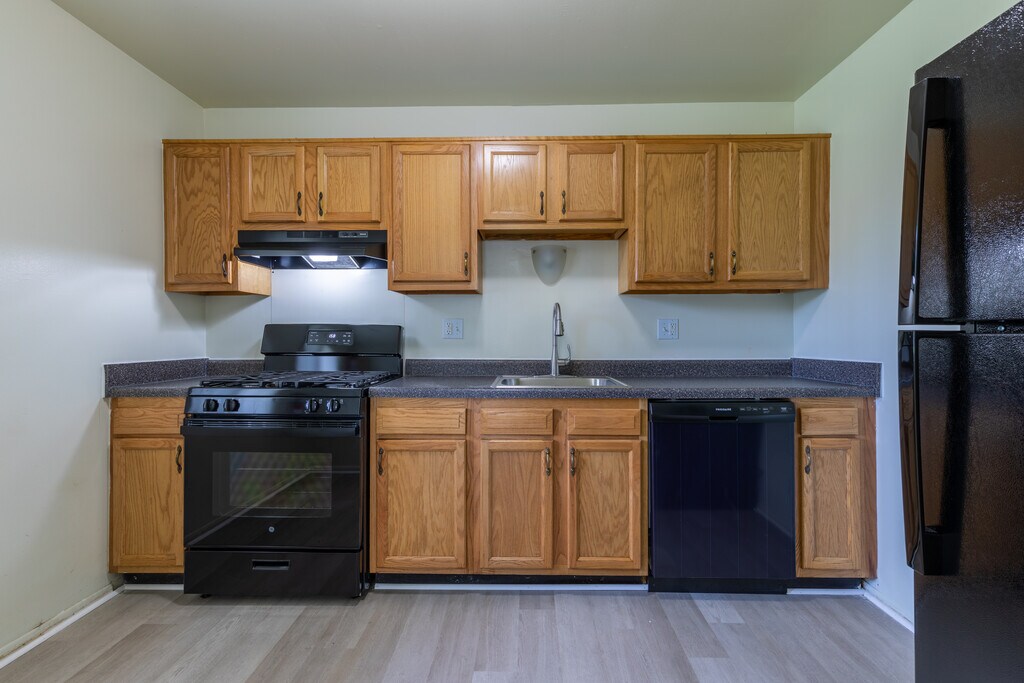 Stoneybrooke Apartments in Canton, MI | ApartmentHomeLiving.com