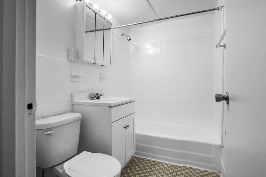 Addison Towers Apartments in Newark, NJ | ApartmentHomeLiving.com