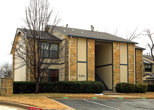 Forest Creek Condominiums Apartments | Bartlesville, OK Apartments For Rent