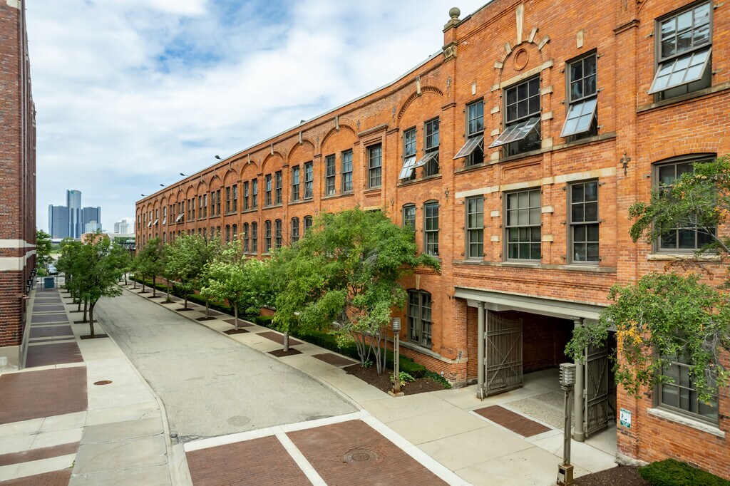 River Place Apartments in Detroit, MI | ApartmentHomeLiving.com