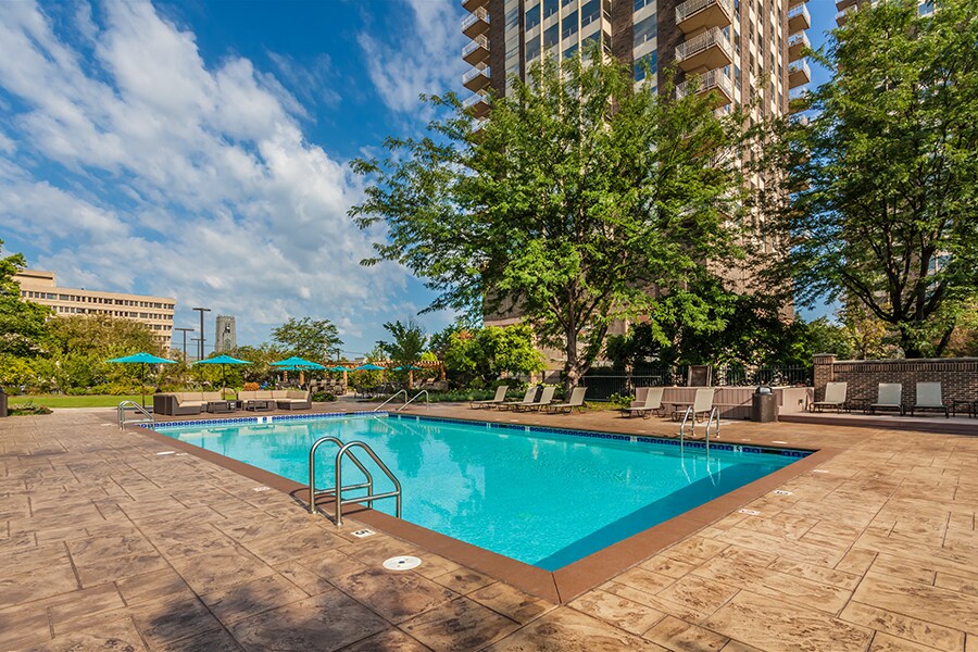 Riley Towers Apartments in Indianapolis, IN | ApartmentHomeLiving.com