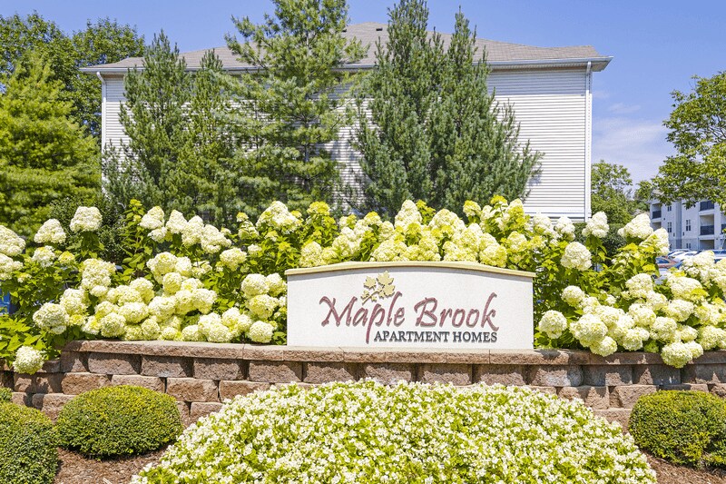 Maple Brook Apartments in Louisville, KY | ApartmentHomeLiving.com