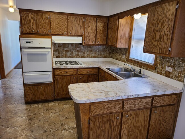 5637 W Dakin St | Rentals in Chicago, IL