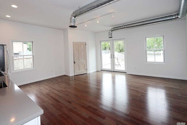 1378 Old Northern Blvd | Rentals in Roslyn, NY