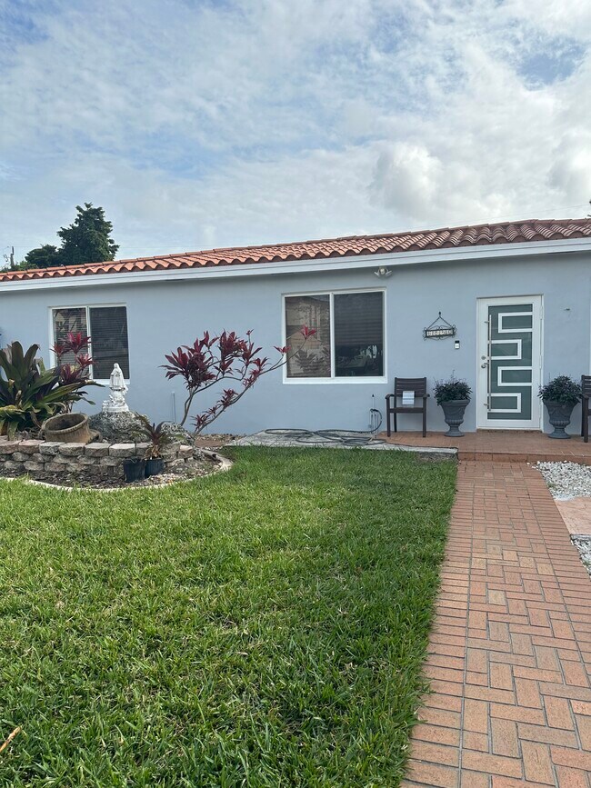 6850 SW 1st St | Rentals in Miami, FL