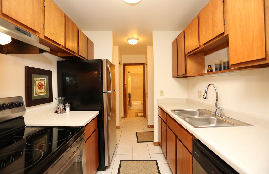 Midvale Heights Apartments in Madison, WI | ApartmentHomeLiving.com