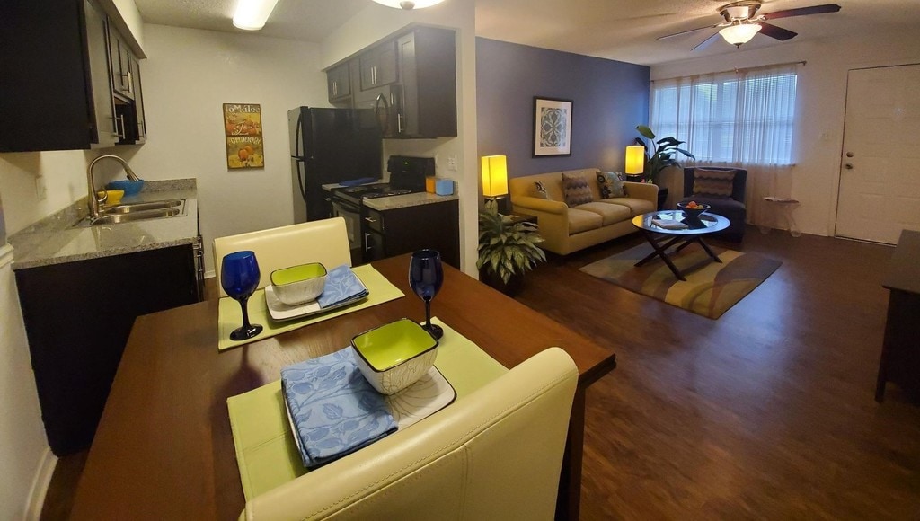 Raintree Apartments in Lexington, KY | ApartmentHomeLiving.com