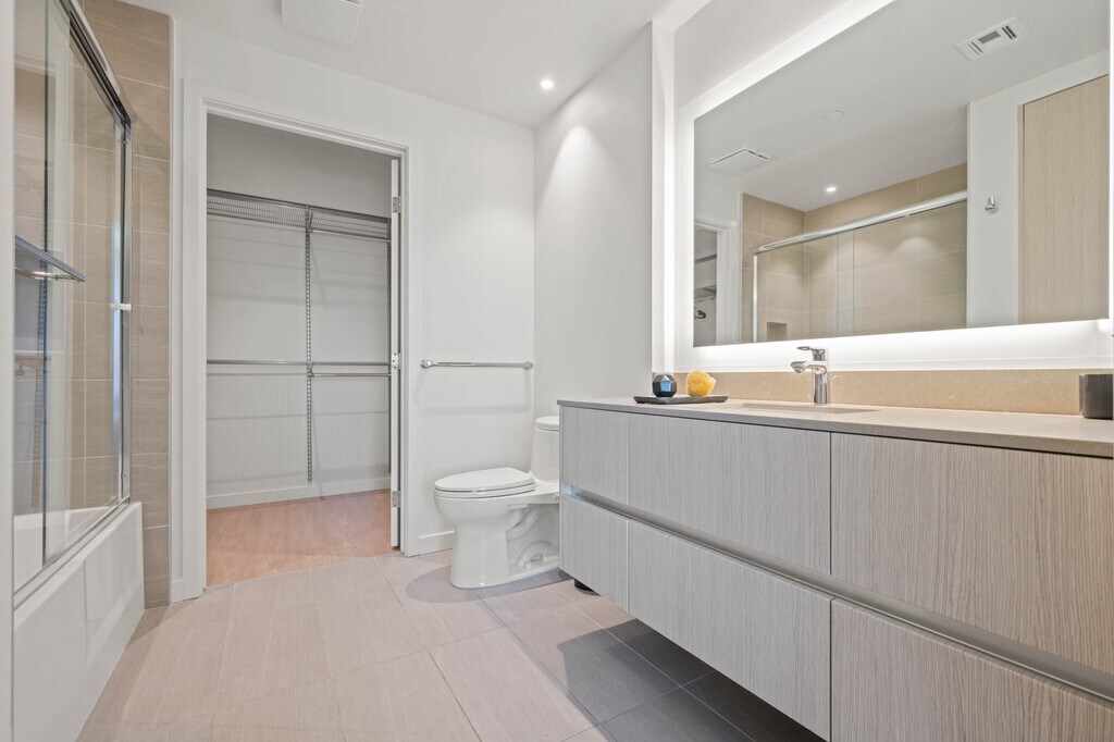 Concourse Apartments in Los Angeles, CA | ApartmentHomeLiving.com