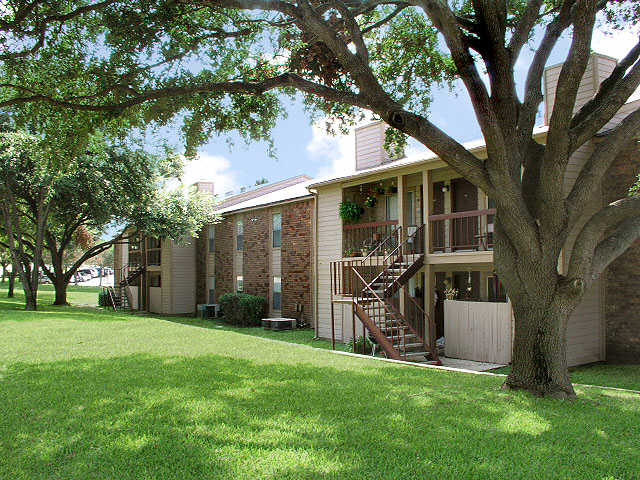 Riverstone Apartments | San Antonio, TX Apartments