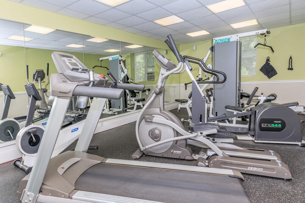Groton Towers Apartments in Groton, CT | ApartmentHomeLiving.com