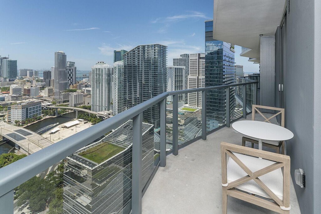 Solitair Brickell Apartments in Miami, FL | ApartmentHomeLiving.com