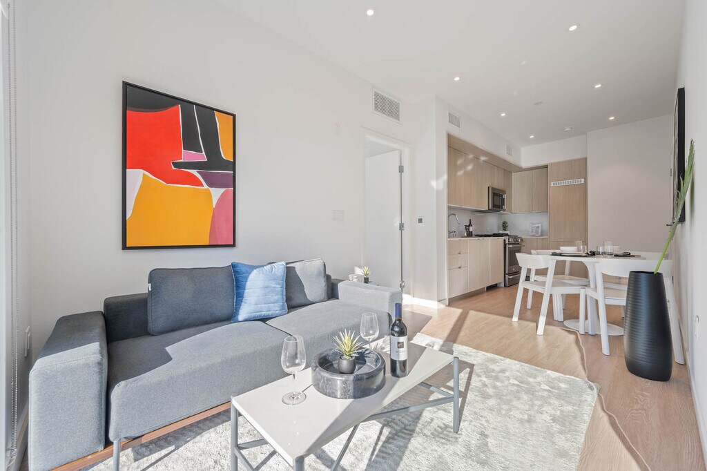 Concourse Apartments in Los Angeles, CA | ApartmentHomeLiving.com