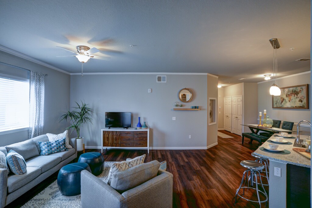 Century Ariva Apartments in Lakeland, FL | ApartmentHomeLiving.com