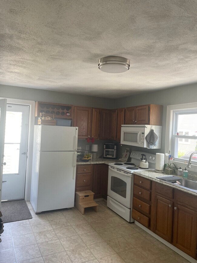 19 Warren St | Rentals in Maynard, MA