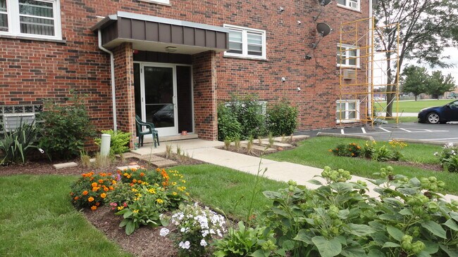 5740 East Ave | Rentals in Countryside, IL