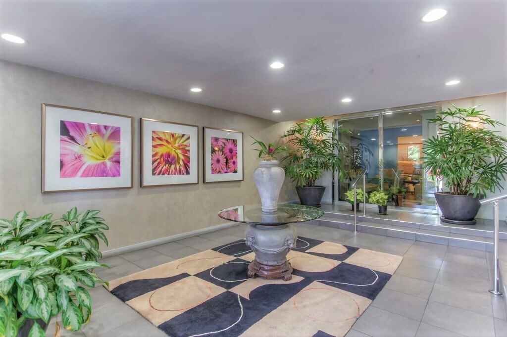 11730 Sunset Blvd | Los Angeles, CA Apartments For Rent