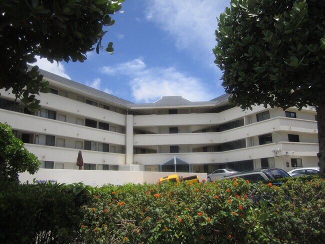 2860 Waialae Ave | Rentals in Honolulu, HI