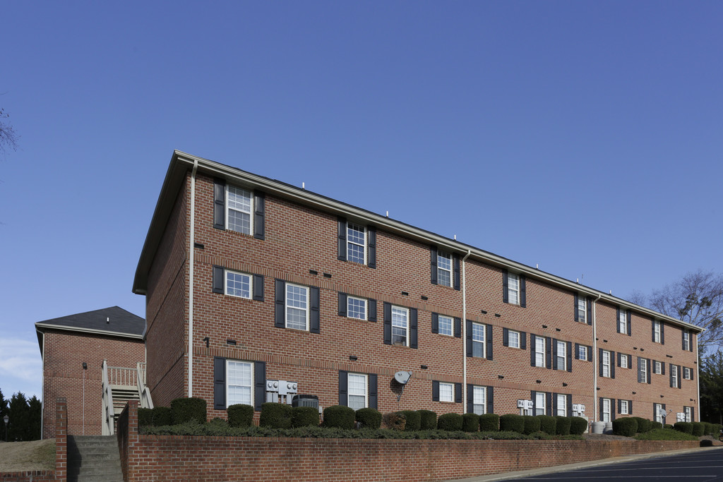 Riverbank Commons Apartments in Clemson, SC | ApartmentHomeLiving.com