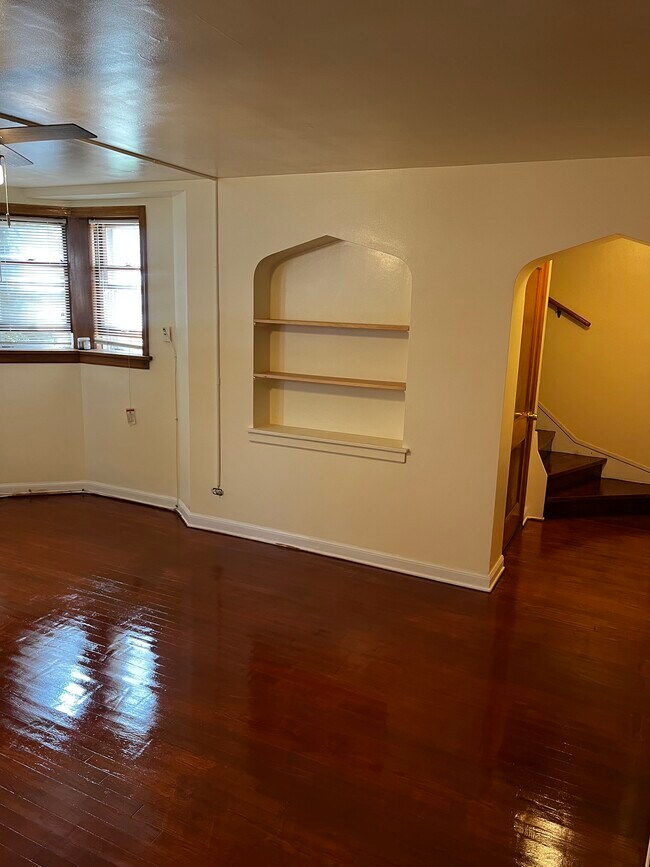1816 S Oak Park Ave | Rentals in Berwyn, IL