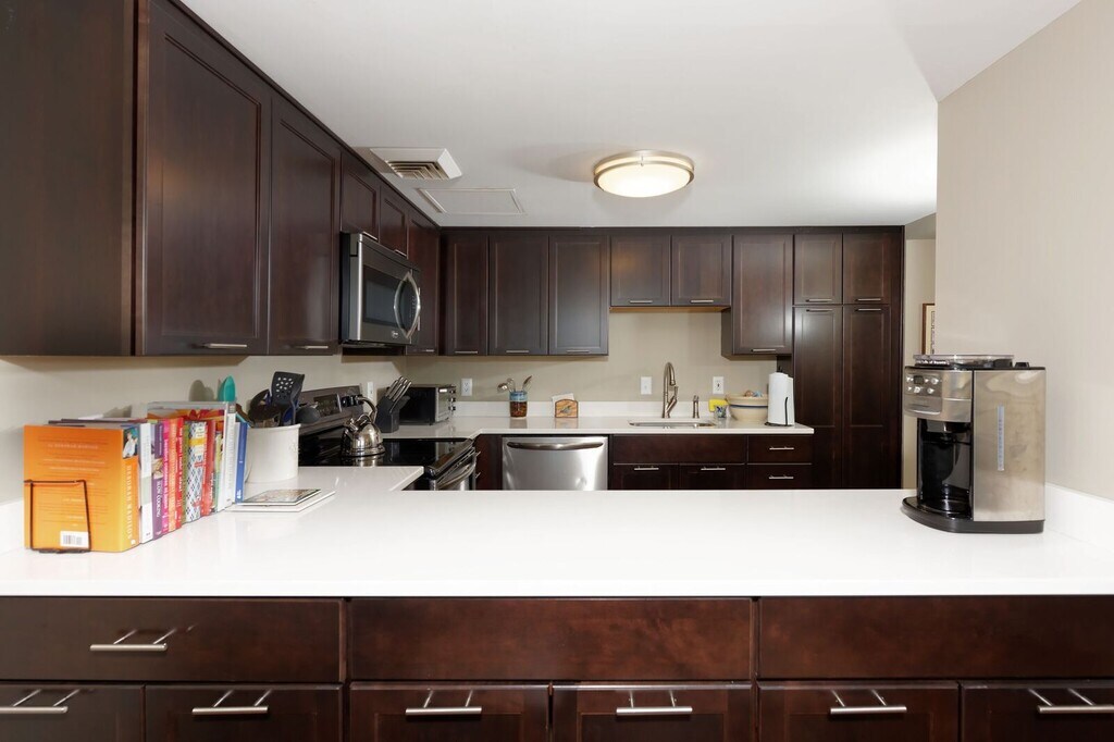 Back Bay Tower | Portland, ME Apartments