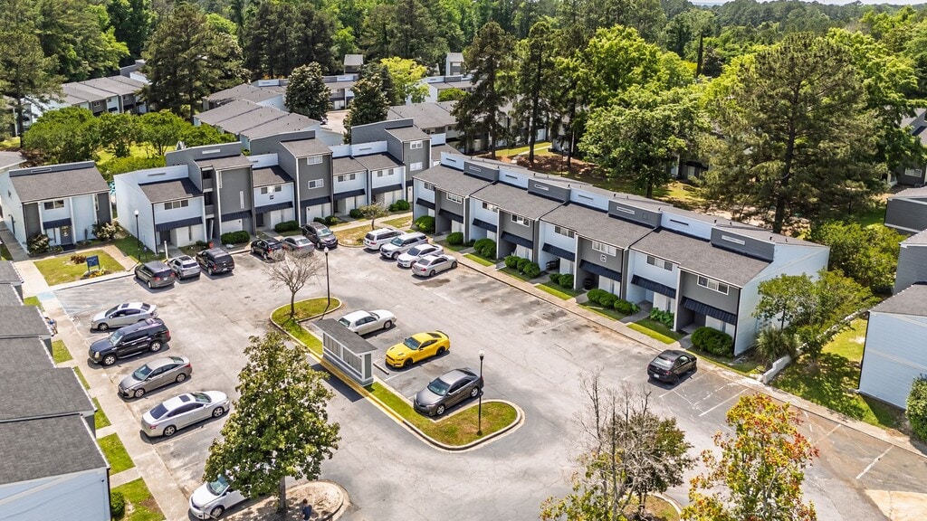 Colonial Pointe Apartments in Columbia, SC | ApartmentHomeLiving.com