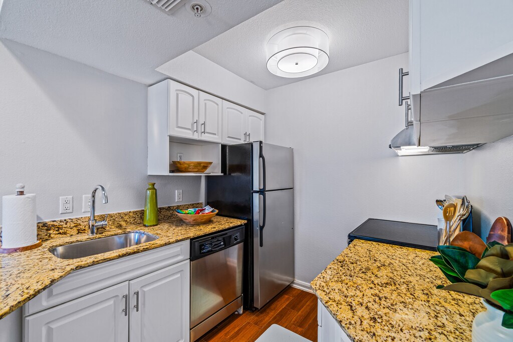 Bridgewater Court Apartments in Bridgewater, NJ | ApartmentHomeLiving.com