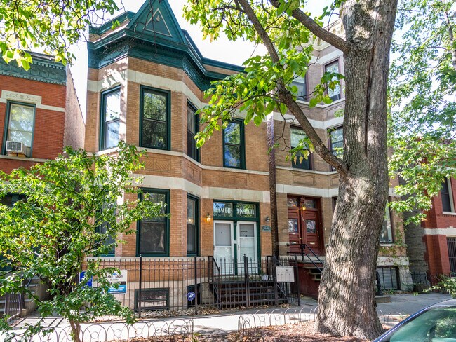 1040 N Winchester Ave Apartments and Nearby Chicago Apartments For Rent ...