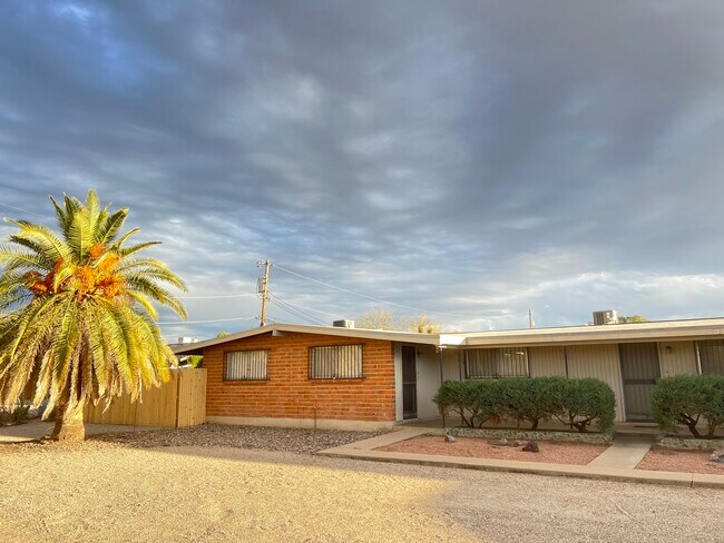 1302 E Allen Rd | Rentals in Tucson, AZ