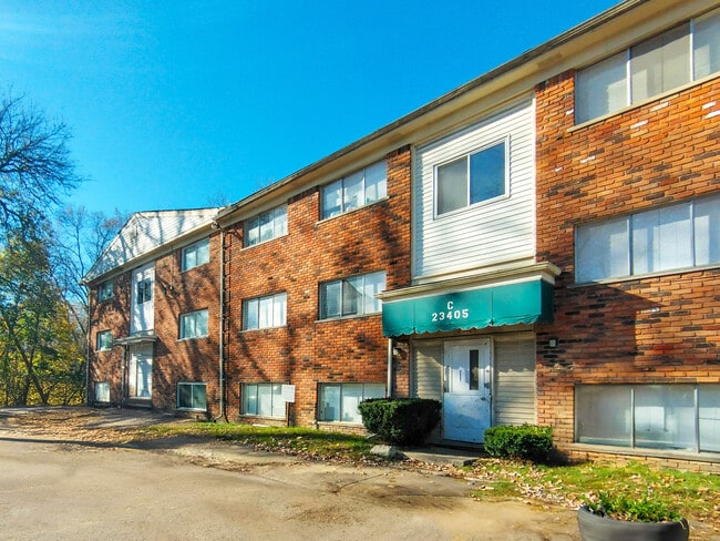 Fenkell Apartments in Detroit, MI | ApartmentHomeLiving.com
