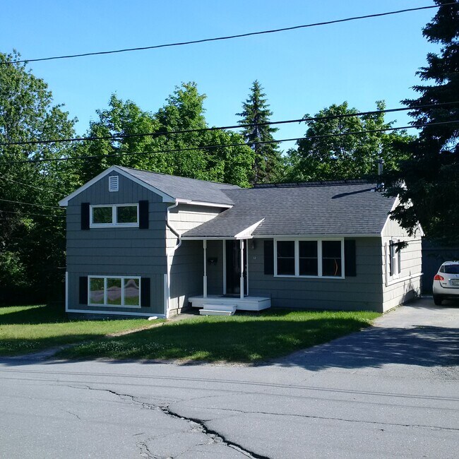 12 Westwood Drive | Rentals in Orono, ME