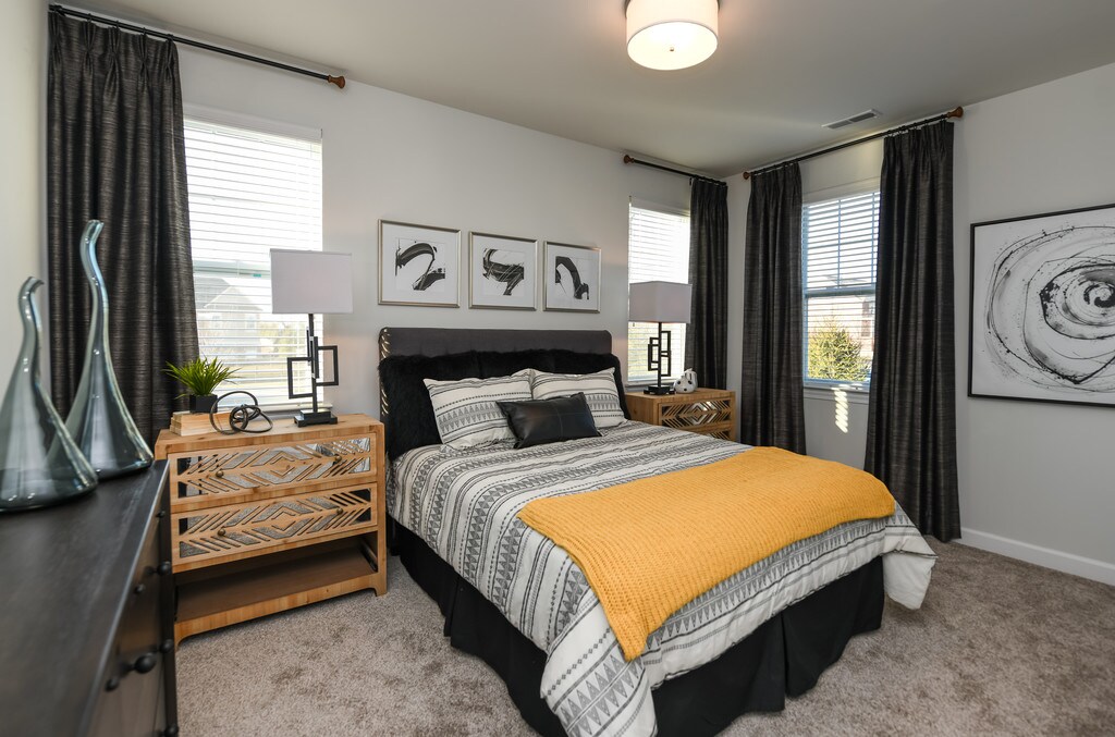 Huntley Manor | Novi, MI Apartments