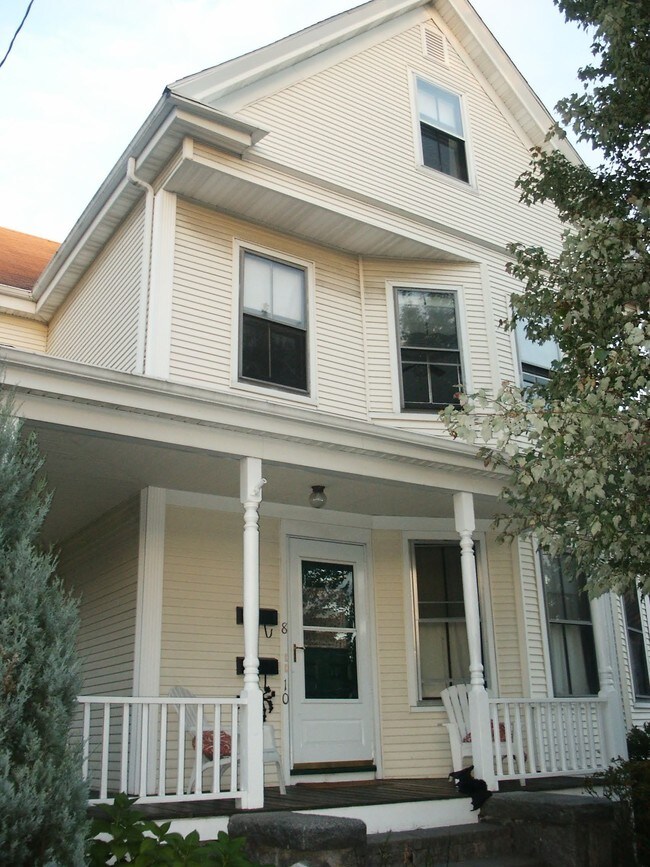 8 Antwerp St | Rentals in Milton, MA