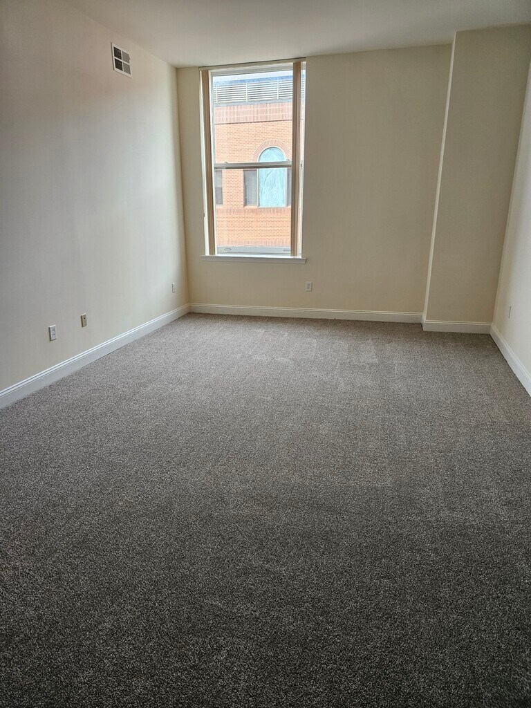 The Atrium Apartments in Baltimore, MD | ApartmentHomeLiving.com