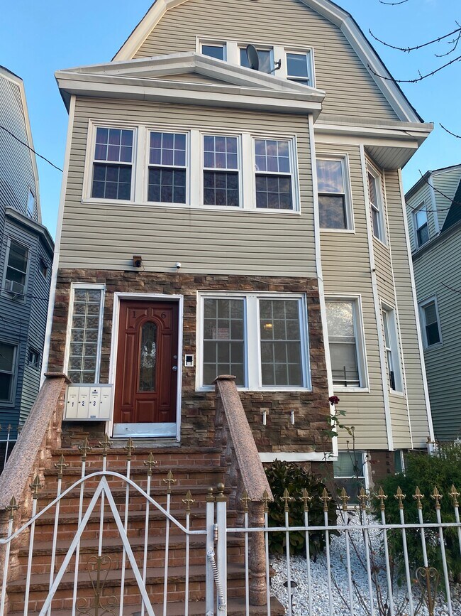 16 Treacy Ave | Rentals in Newark, NJ